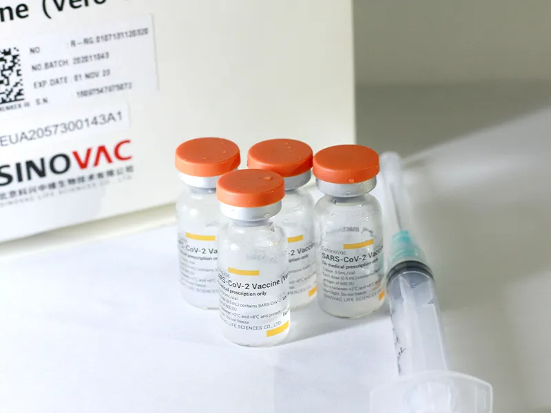 ทำความรู้จักกับ Sinovac และ AstraZeneca 2 วัคซีนโควิดนำเข้าล็อตแรก